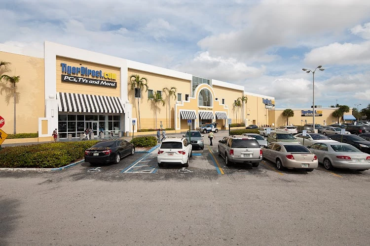 Midway Crossings Restaurant - Miami Dining Spot